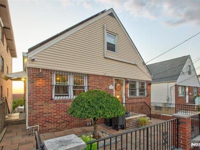 house with 3 bedroom, North Bergen NJ DS102442777