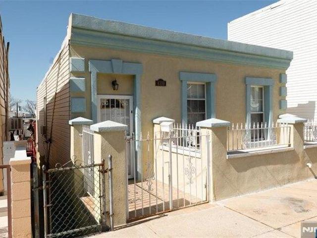 house with 3 bedroom, North Bergen NJ DS102530373