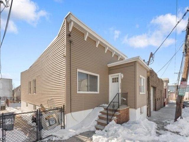 house with 3 bedroom, North Bergen NJ DS102026583