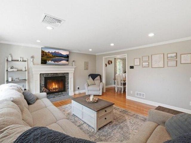 house with 3 bedroom, North Brookfield MA ES105095493