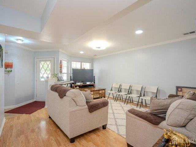 house with 3 bedroom, North Brunswick NJ ES105191679