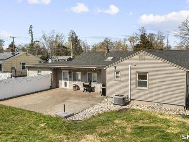 house with 3 bedroom, North Haven CT DS101605035