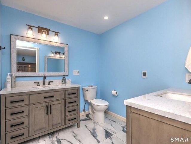 house with 3 bedroom, North Haven CT ES104946907