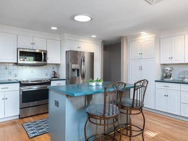 house with 3 bedroom, North Kingstown RI ES105192154