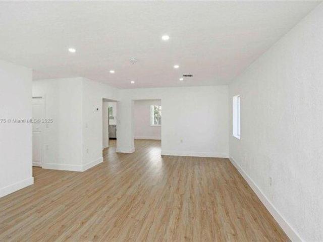 house with 3 bedroom, North Miami FL DS88762765