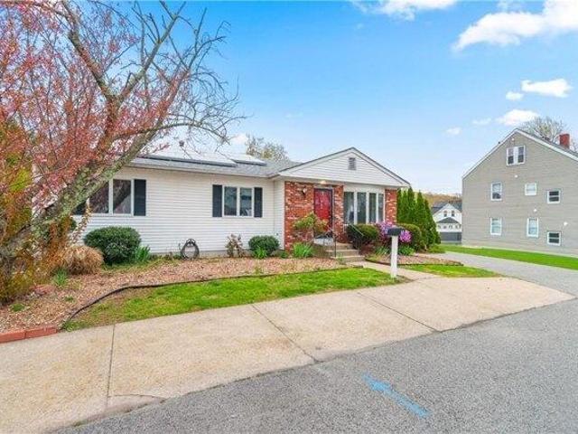 house with 3 bedroom, North Providence RI DLS102635685