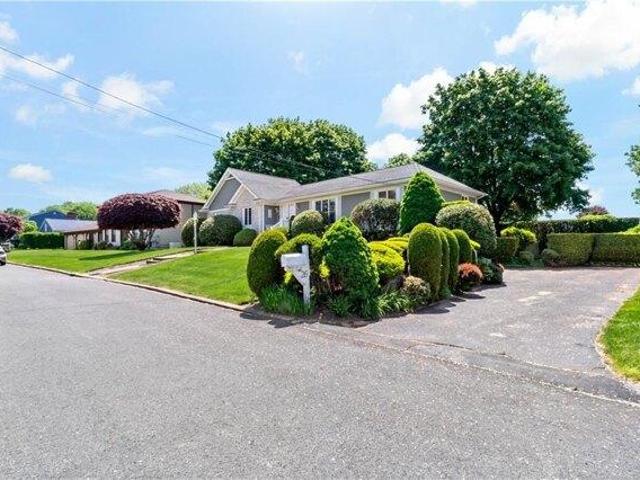 house with 3 bedroom, North Providence RI ES103075182