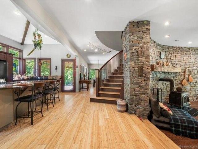 house with 3 bedroom, North Stonington CT DLS103098295