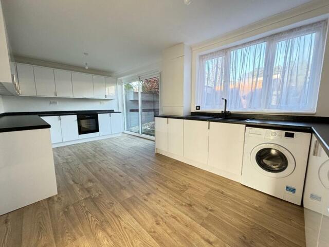 House With 3 Bedroom Northampton Northamptonshire ELS87767023