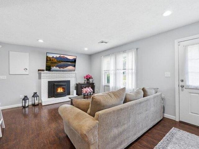 house with 3 bedroom, Northborough MA ES105092863