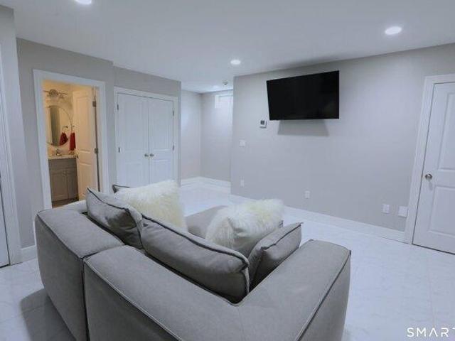 house with 3 bedroom, Norwalk CT ES104192391