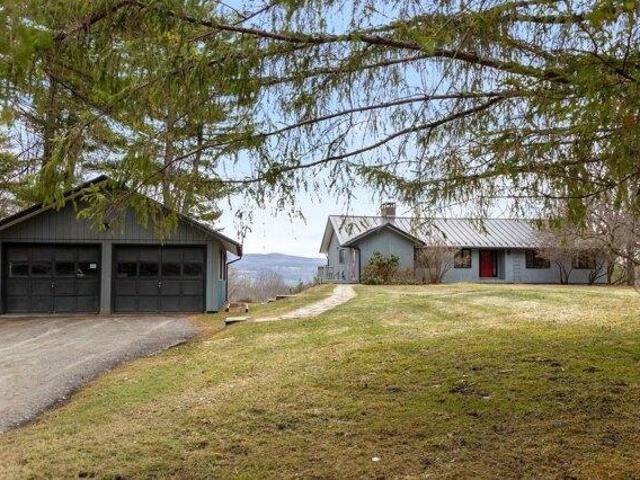 house with 3 bedroom, Norwich VT DS102258015