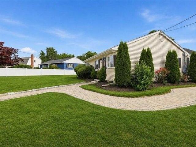 house with 3 bedroom, Norwood MA ES105124927