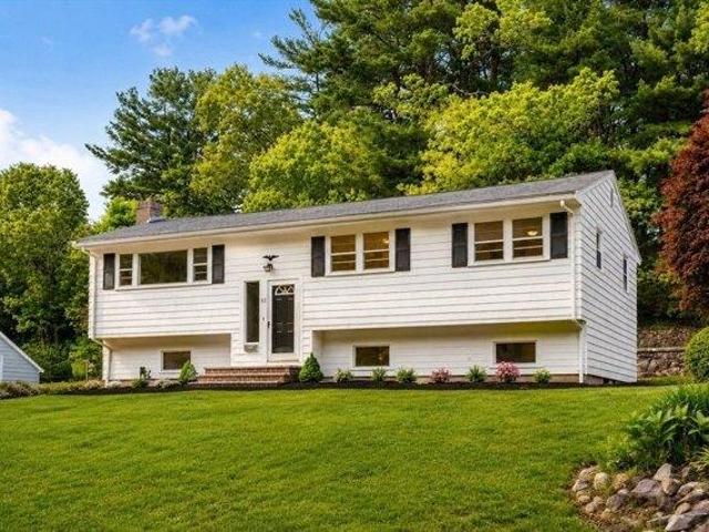 house with 3 bedroom, Norwood MA ES103020128