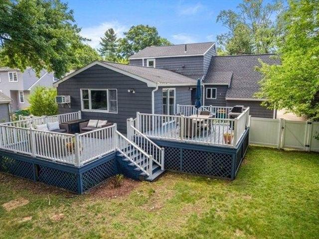 house with 3 bedroom, Norwood MA ES103929945