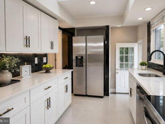 house with 3 bedroom, Norristown PA ES104905894