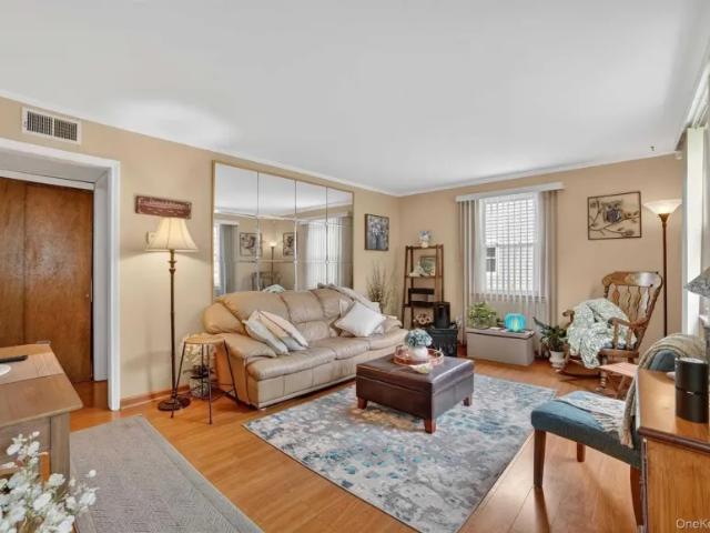 house with 3 bedroom, NY NY DS102204424