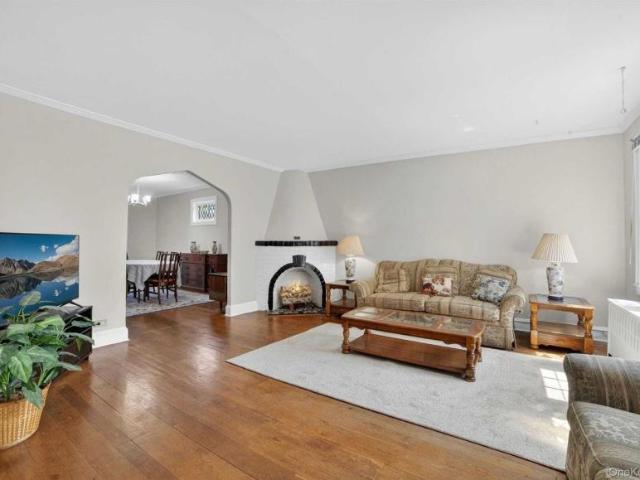 house with 3 bedroom, NY NY DS102629570