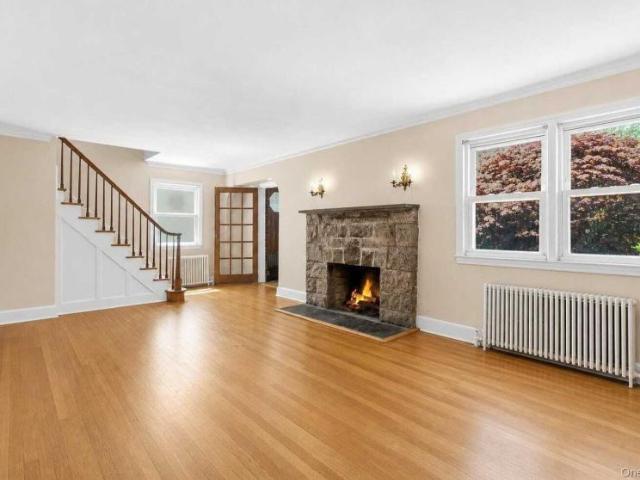 house with 3 bedroom, NY NY ES102018894