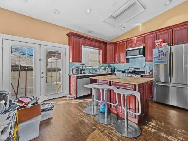 house with 3 bedroom, NY NY ES102245077