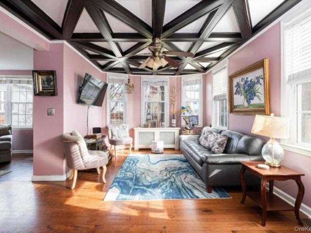 house with 3 bedroom, NY NY ES102245182