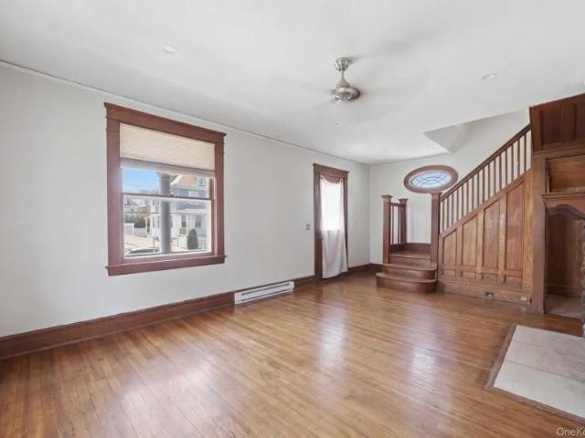 house with 3 bedroom, NY NY ES102715925