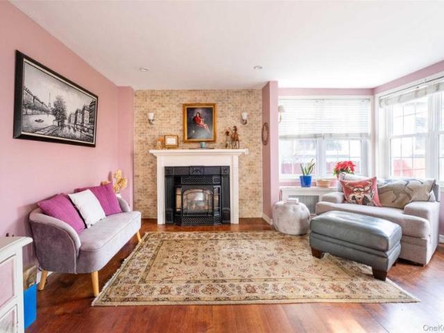 house with 3 bedroom, NY NY ES97115159
