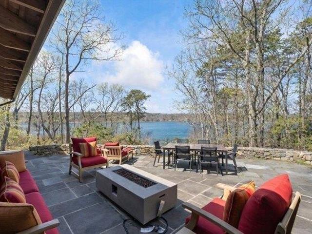 house with 3 bedroom, Oak Bluffs MA DS103034994