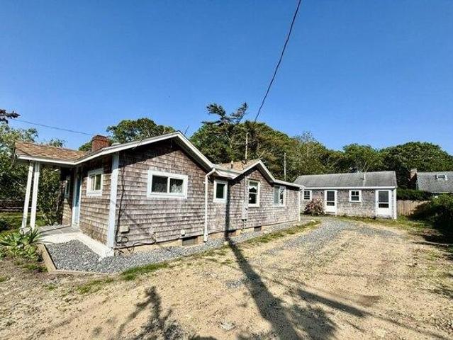 house with 3 bedroom, Oak Bluffs MA DS103101656