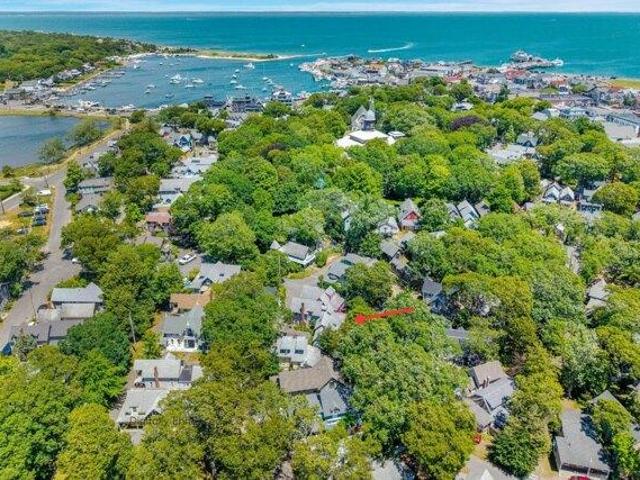 house with 3 bedroom, Oak Bluffs MA DS103664875