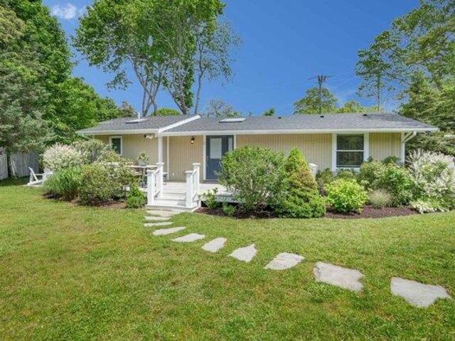 house with 3 bedroom, Oak Bluffs MA ES104044805