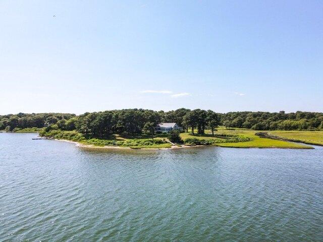 house with 3 bedroom, Oak Bluffs MA ES104513487