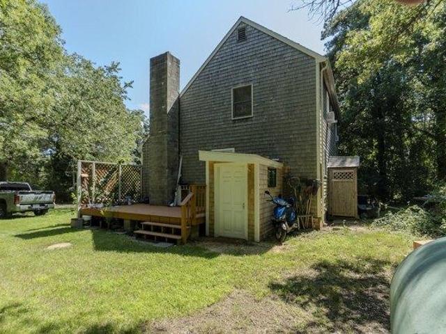 house with 3 bedroom, Oak Bluffs MA ES105080652