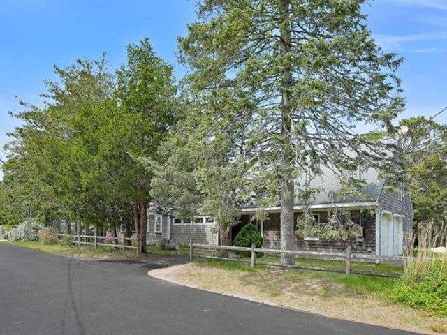 house with 3 bedroom, Oak Bluffs MA ES105105735