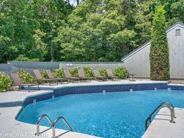 house with 3 bedroom, Oak Bluffs MA ES105107928