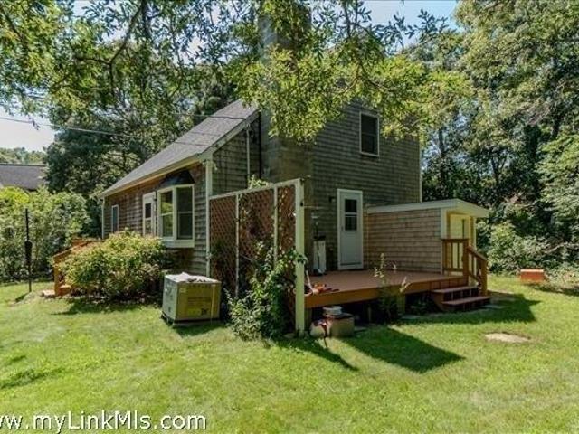 house with 3 bedroom, Oak Bluffs MA ES105172352