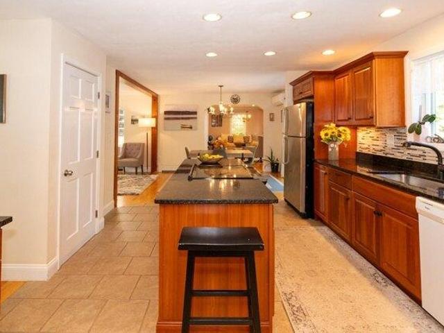 house with 3 bedroom, Oak Bluffs MA ES103443496
