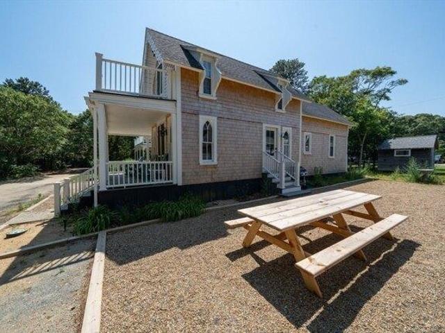 house with 3 bedroom, Oak Bluffs MA ES103889442