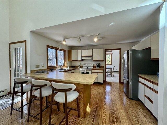 house with 3 bedroom, Oak Bluffs MA ES103889547