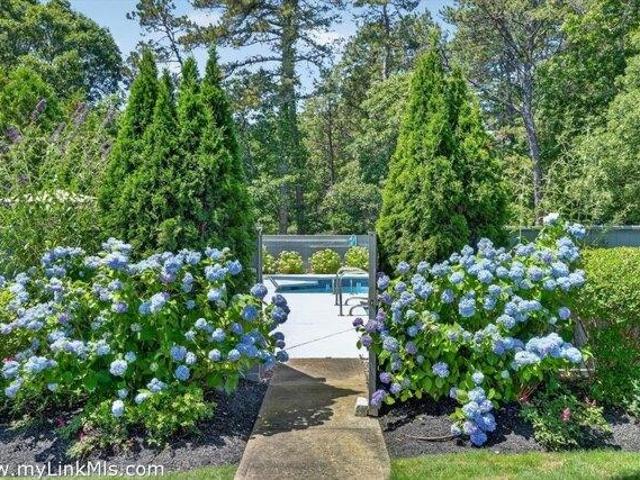 house with 3 bedroom, Oak Bluffs MA ES103928442