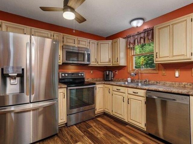 house with 3 bedroom, Orange MA ES103493720