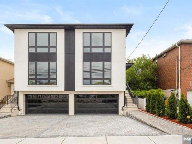 house with 3 bedroom, Palisades Park NJ DLS102313466