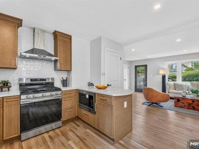 house with 3 bedroom, Palisades Park NJ ES104851335