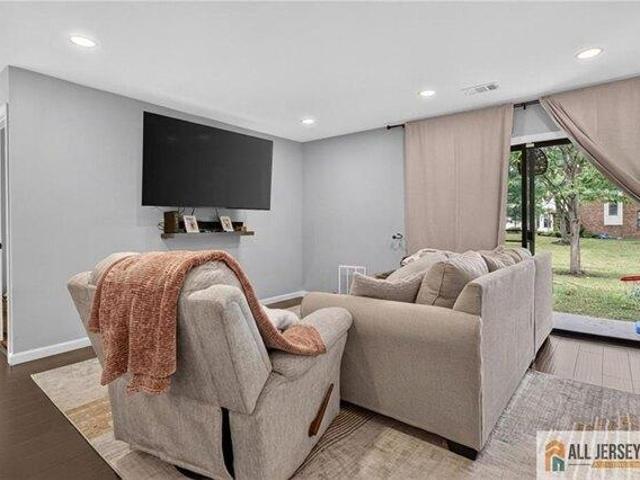 house with 3 bedroom, Parlin NJ ES105287354