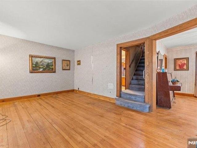 house with 3 bedroom, Passaic NJ DLS102584349