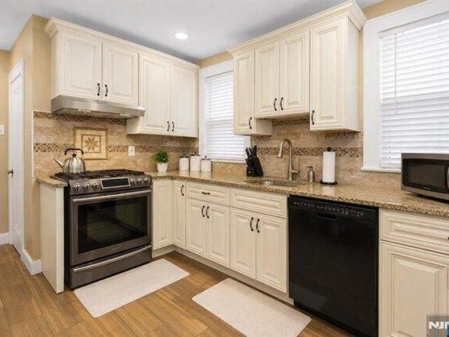 house with 3 bedroom, Passaic NJ ES104112893