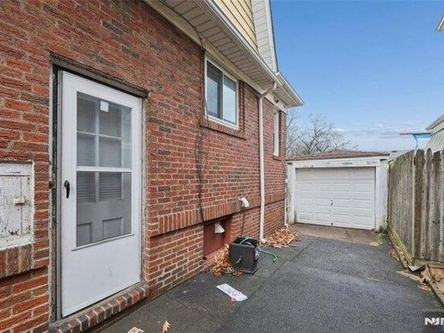 house with 3 bedroom, Passaic NJ ES104149419