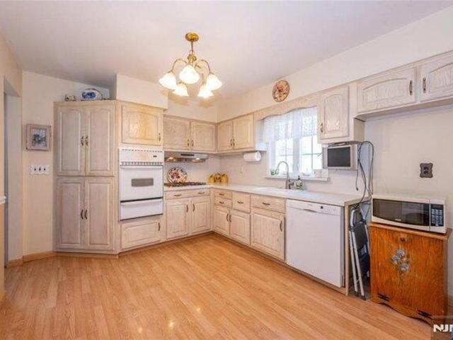 house with 3 bedroom, Paterson NJ DLS102027773