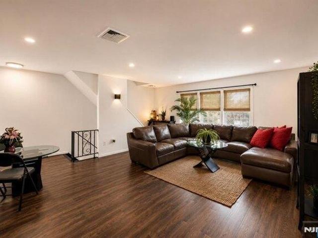 house with 3 bedroom, Paterson NJ DS102799618