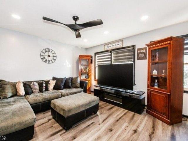 house with 3 bedroom, Paterson NJ ES104375288